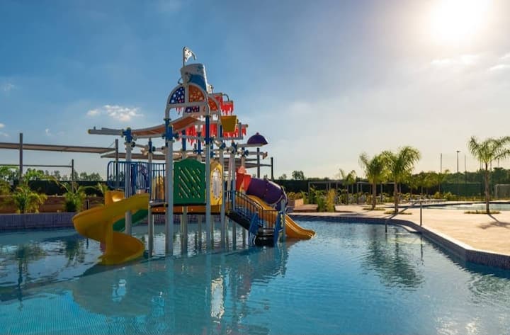 Departamento Dentro De Club Vacacional. - Limpio