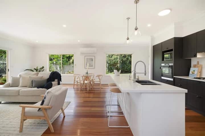 Private Courtyard Retreat | Spacious 2br Home - Waratah