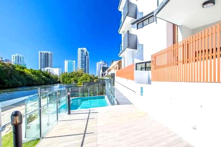 Modern Broadbeach Apartment/walk To Casino & Beach - Broadbeach