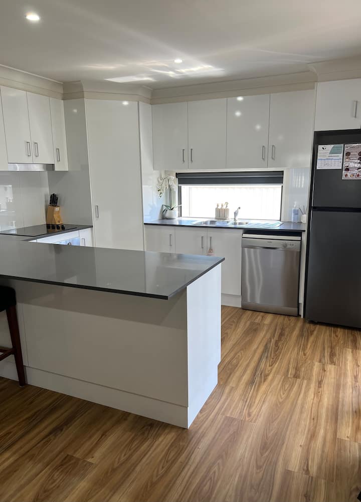 Modern & Private 2 Bedroom 2 Bathroom - Dalby