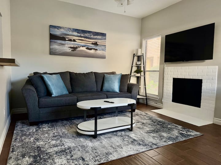 Peaceful & Spacious Entire Condo - Houston, TX