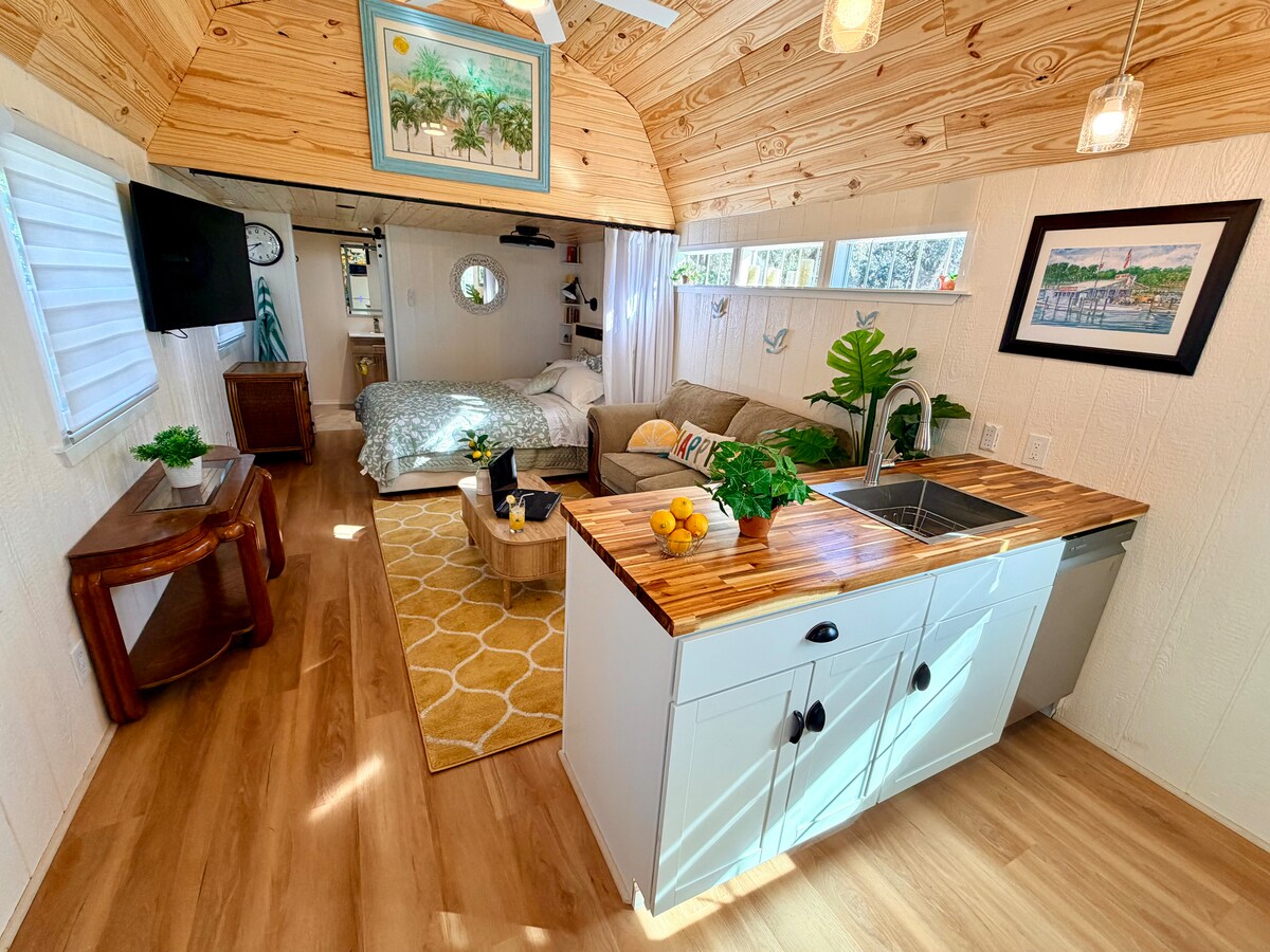 Lemon Drop a Tiny Home Near Springs & Gulf - Tiny houses for Rent in ...
