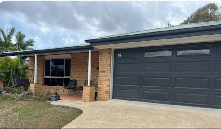 Entertainers Delight - Tin Can Bay