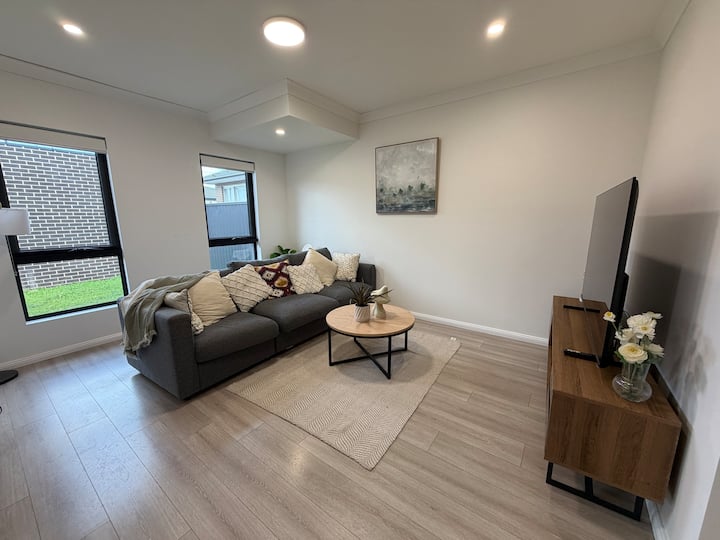 Spacious 4br | Free Parking | 3 Mins To Ed. Square - Liverpool