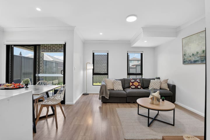 Spacious 4br With Secure Parking | 3 Mins To Mall - オーストラリア セント・アンドリューズ