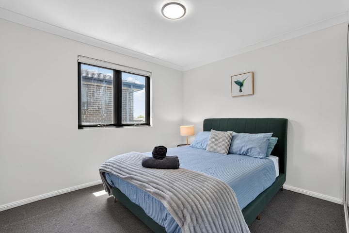 Spacious 4br With Secure Parking | 3 Mins To Mall - Liverpool