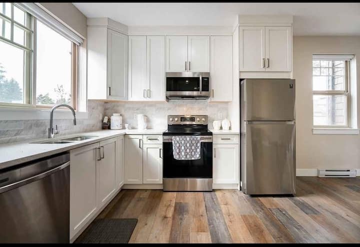 3 Beds 2.5 Baths Near University And Hospital ! - Abbotsford