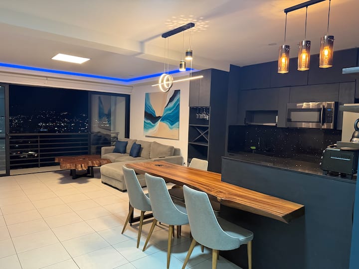 ¡Tu Espacio Moderno Con Vistas Espectaculares! - 