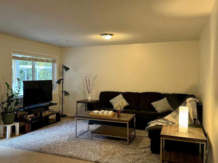 Peaceful 3br Private Stay | Cozy Suites - Kelowna