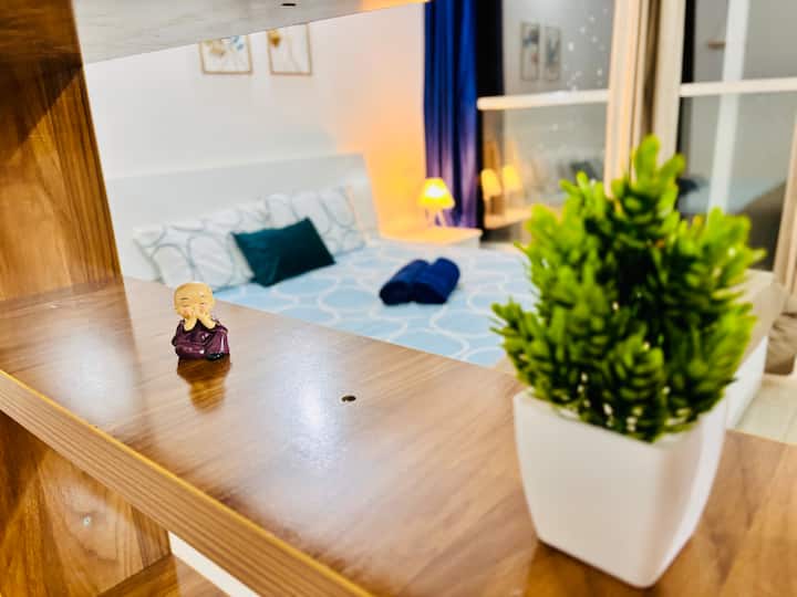 The Sapphire Atelier - From The Atelier Series - Pune