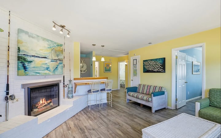 Ocean Steps • Dog-friendly Cottage W/ Rsrv Parking - Virginia Beach, VA