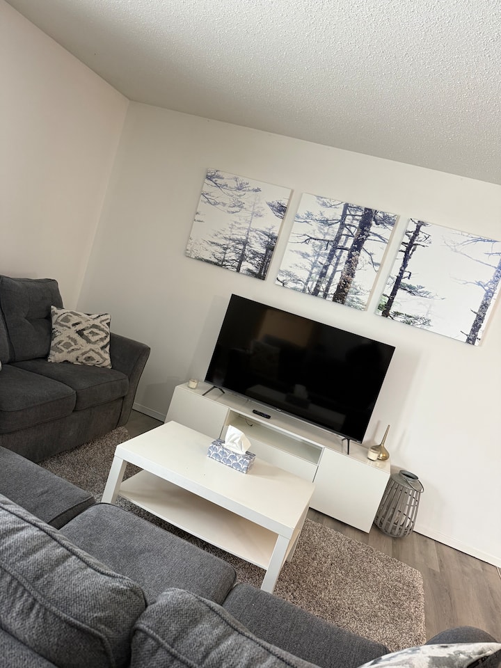 The Mountain Getaway - Rocky Mountain House