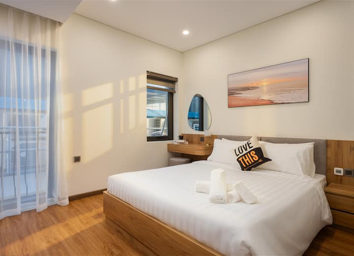 Grandlux/ Cozy 1 Br Balcony - Near My Khe Beach - Vietnam
