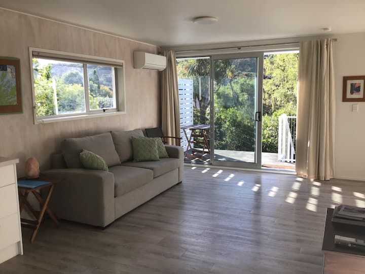 The Coastal Nook - Cozy Picton Retreat - Picton, New Zealand