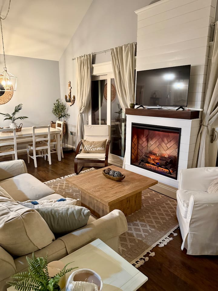 Waterfront With Heated Pool, Dock & Outdoor Fun ! - Beach Haven, NJ