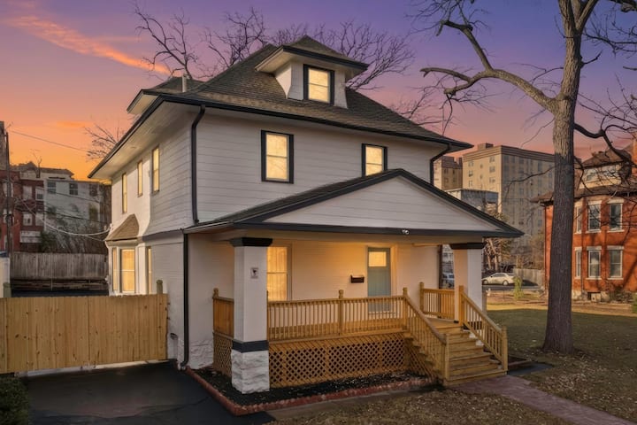 New! Modern, Updated. Private Parking & Secure. - 