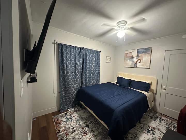 Dedicated Workspace | Fast Wi-fi | Near Everything - Flint, MI