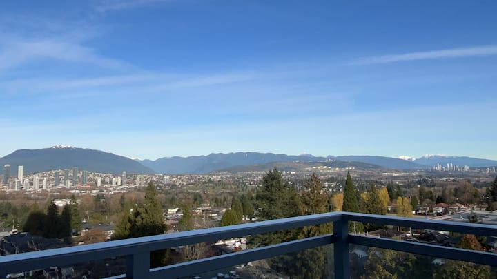 Metrotown Entire 1b1b With Parking - Burnaby