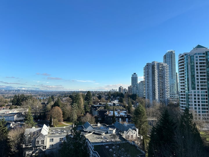 03～metrotown Entire 1b1b With Parking - Burnaby