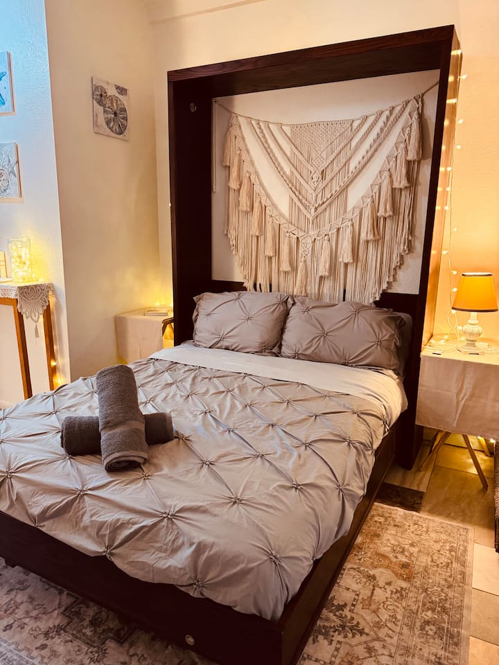 Private Coastal Guest Suite – Near Gulfport Beach - Gulfport, FL