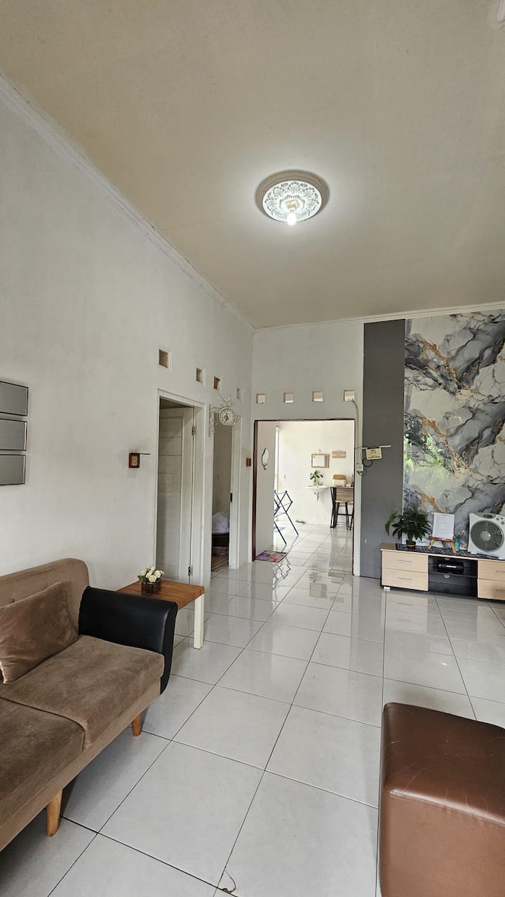 A Small, Cozy Home To Stay & Connect - Banyumas