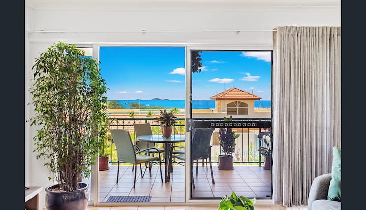 Shingley Beach Retreat - Ocean View Apartment - Airlie Beach