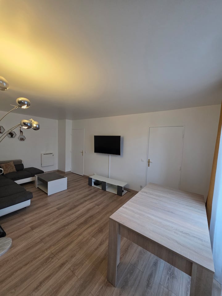 Charmant T2 Calme Et Idéalement Situé - Saint-Denis, France