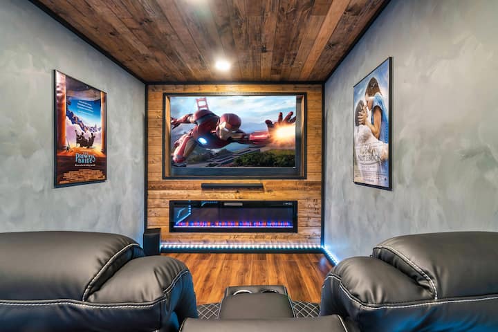 Luxe Romantic Cabin W/ Theater, Sauna & Mtn Views! - Gatlinburg