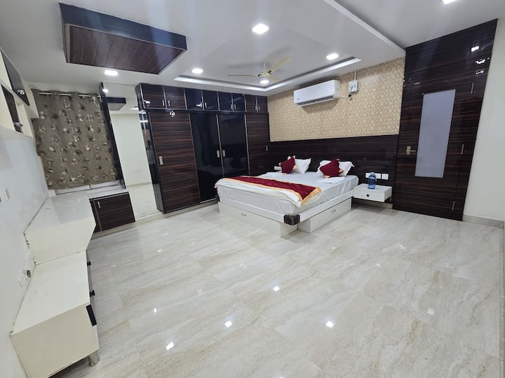 3500sqft With Home Theater Ideal For Large Family - Vijayawada