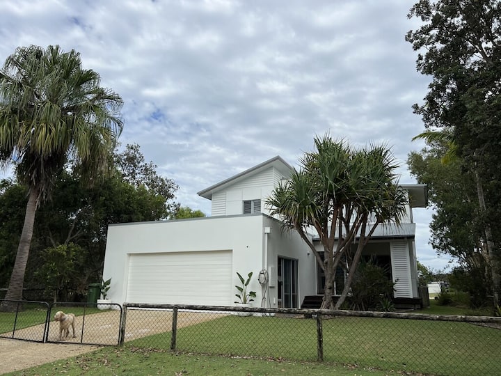 Relaxing Waterfront Home With Beach Vibe - South Stradbroke Island