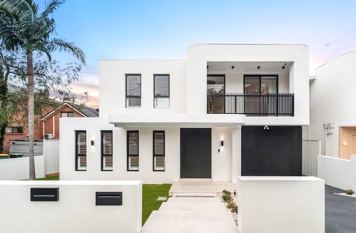 Brand New Luxury House 4 Bedroom In Bankstown - Strathfield