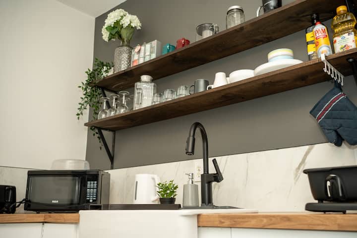 Cozy 2br Home Near Downtown Wpg | Free Parking - Winnipeg