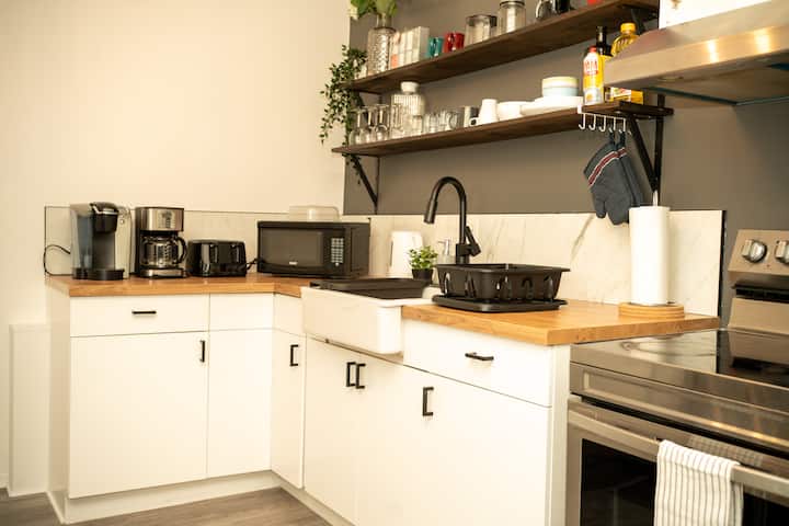 Cozy 1br Home Near Downtown Wpg | Free Parking - Winnipeg