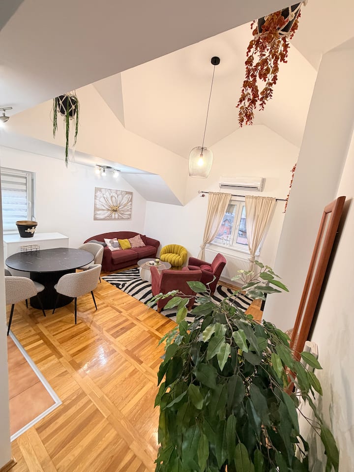 Duplex Sa Galerijom I Pogledom Na Frusku Goru. - Novi Sad