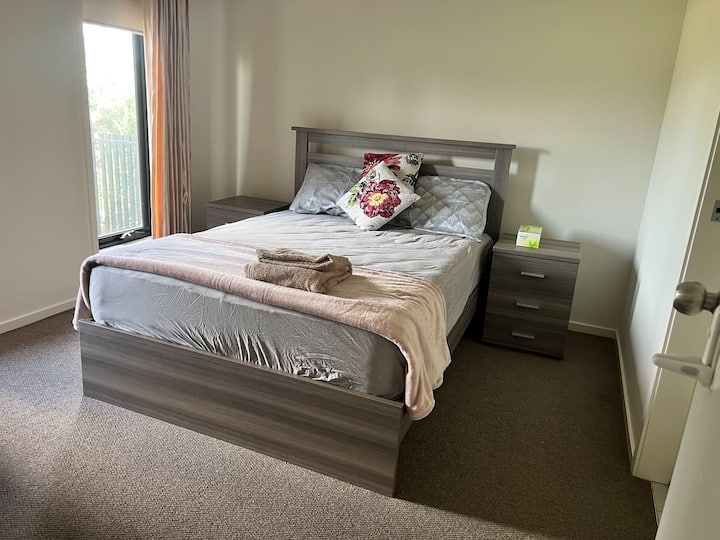 Private Ensuite In Townhouse Clyde North - Cranbourne