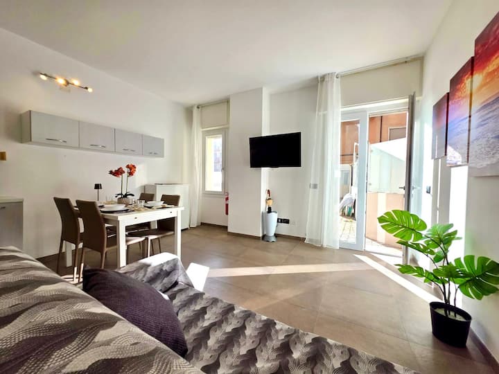 [200 M De La Mer] 2 Pièces Avec A/c Et Parking - Loano