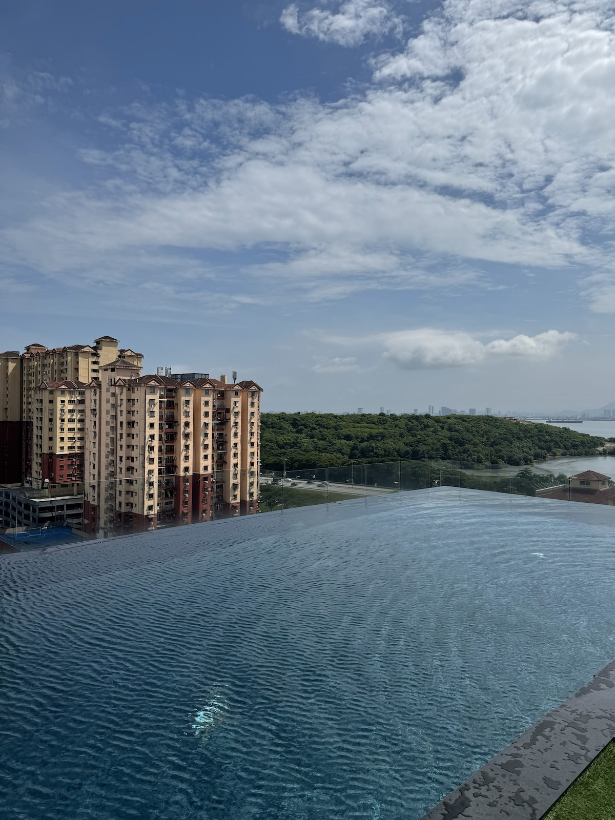 Urban Suites Comfort 2BR by Twinkle Loft - Flats for Rent in George ...