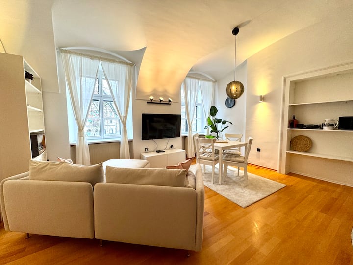 Charming And Cozy Riverbank Apartment In Old Town - Ljubljana