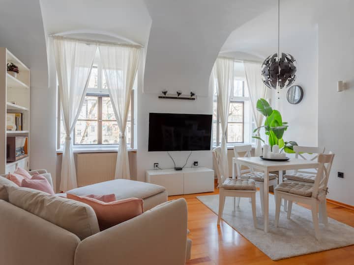 Charming And Cozy Riverbank Apartment In Old Town - Ljubljana