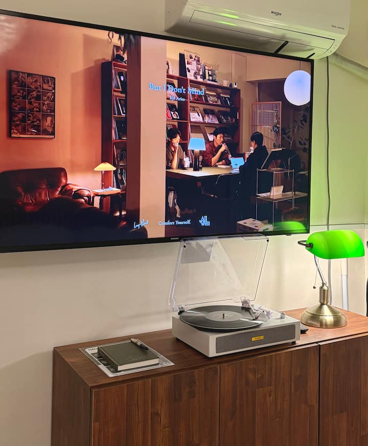 홍대 한정거장•신촌역 도보 5분/1층/6인/침대3개/전체공간/lp/[stay Olive] - Seoul