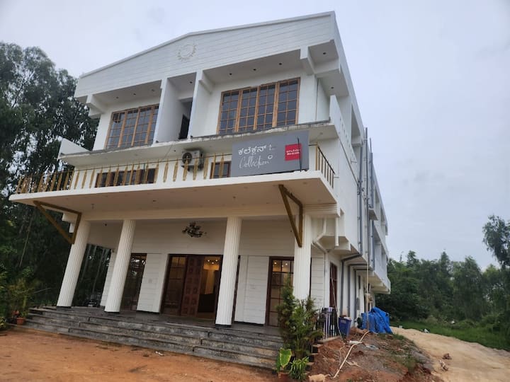 Villa With 18 Rooms With Balcony And Swimming Pool - Bengaluru