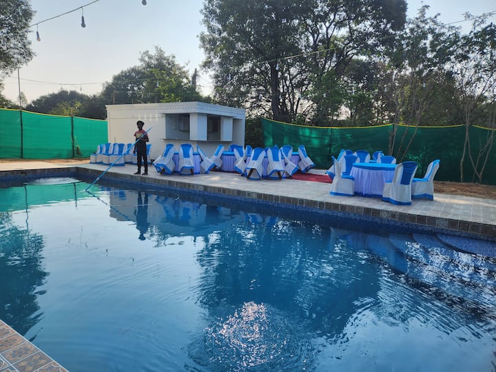 Villa With 18 Rooms With Balcony And Swimming Pool - Bangalore