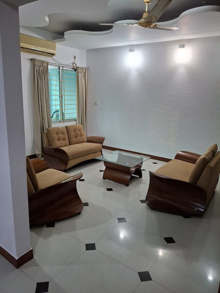 Calm & Quiet Apartment At Gulshan-2. - 