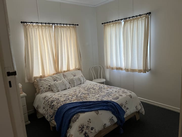 Back-to-basics Whole Unimproved Post-war House. - Balmoral