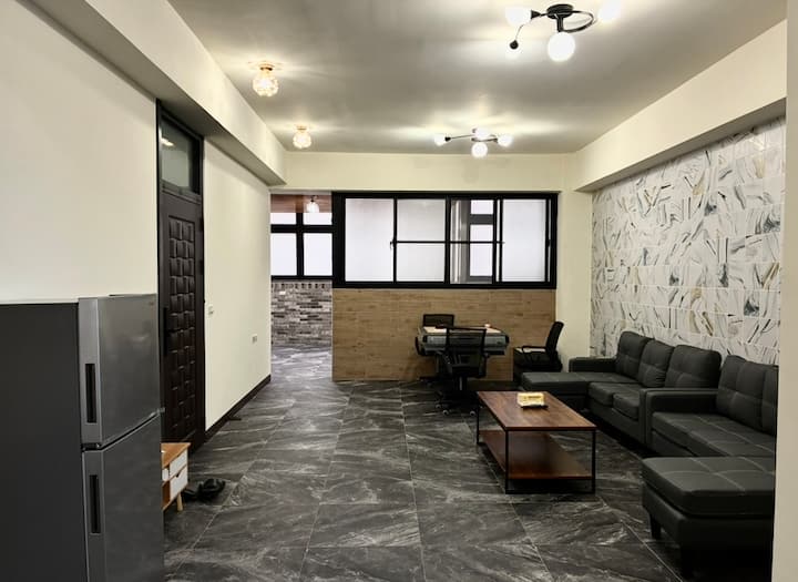 整層37坪開放式4人房有電動麻將桌。如需訂房請加:lovesunlovesun - 台南市