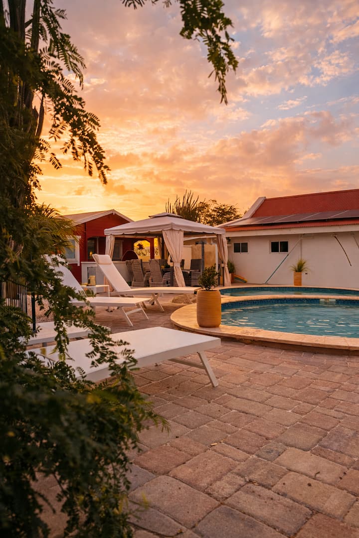 The Manco Five Lodges – Poolarea & Vip Shuttle - Aruba