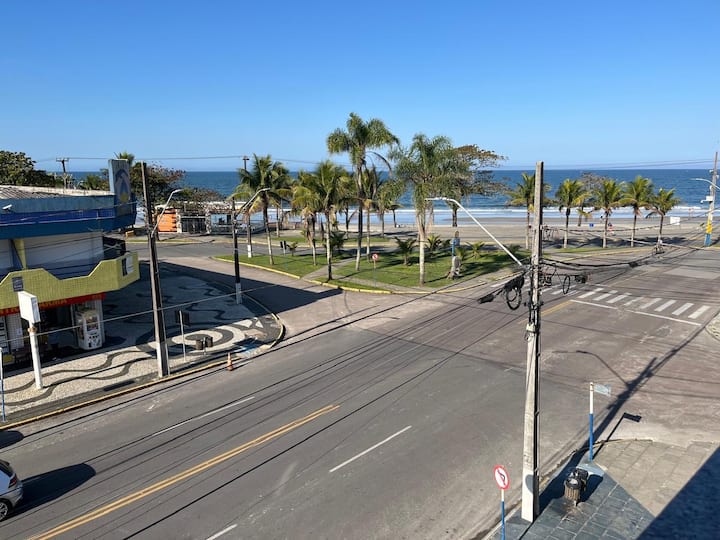 Frente Mar • Pé Na Areia • 3 Quartos • Até 9 - Guaratuba