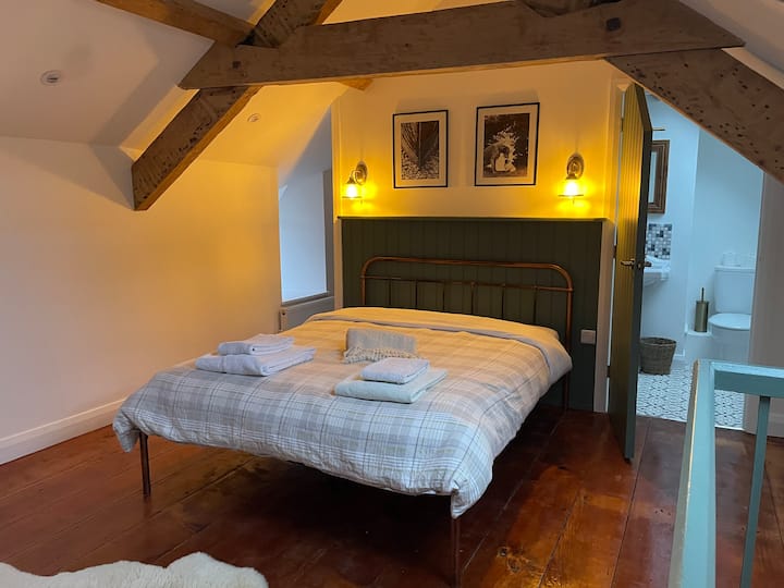 “Bwthyn Gwyn” / “White Cottage” - Bala