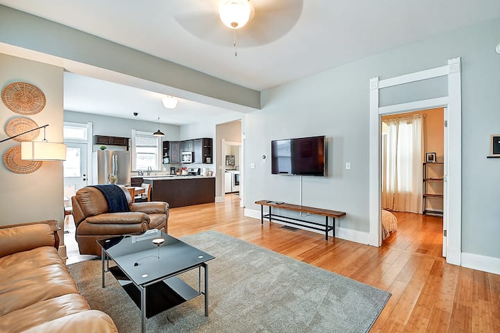 Family Friendly Home Near Downtown! - Indianapolis, IN