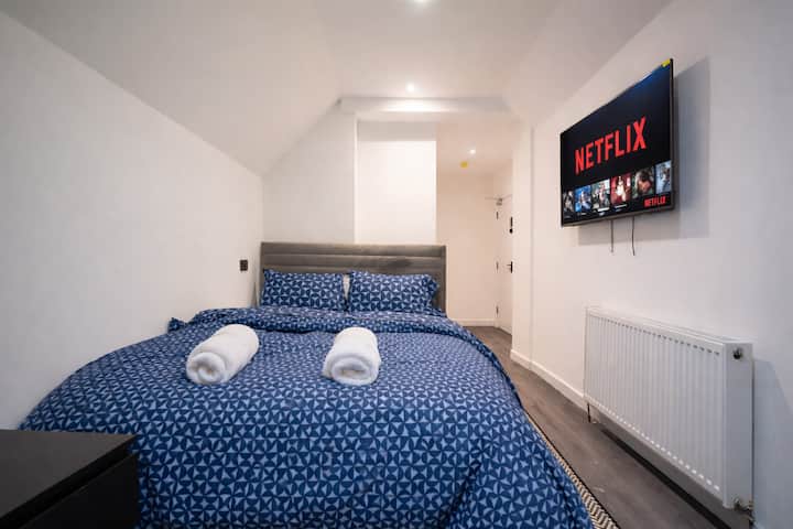 Maple Studio -Channeltunnel, King Bed, Kitchenette - Folkestone